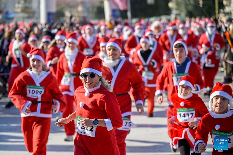 Traditional Santa race held in Skopje, North Macedonia-Xinhua
