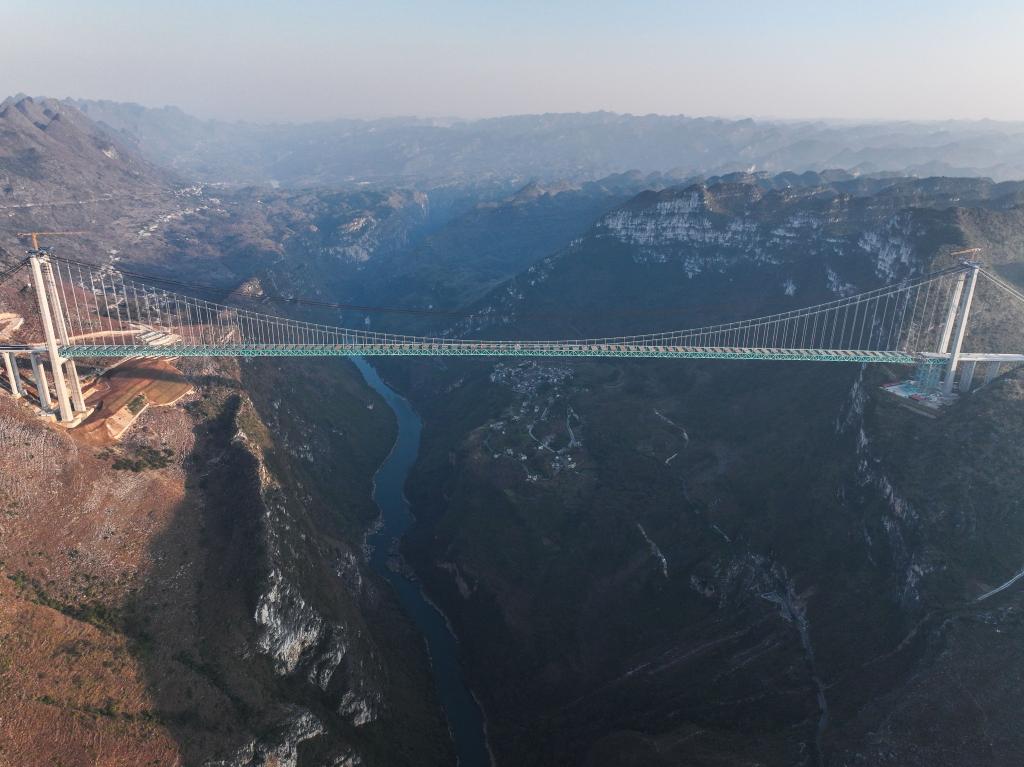 China completes main structure of world's tallest bridge-Xinhua