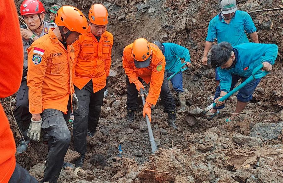 Death toll in Indonesia's Central Java landslides rises to 18-Xinhua