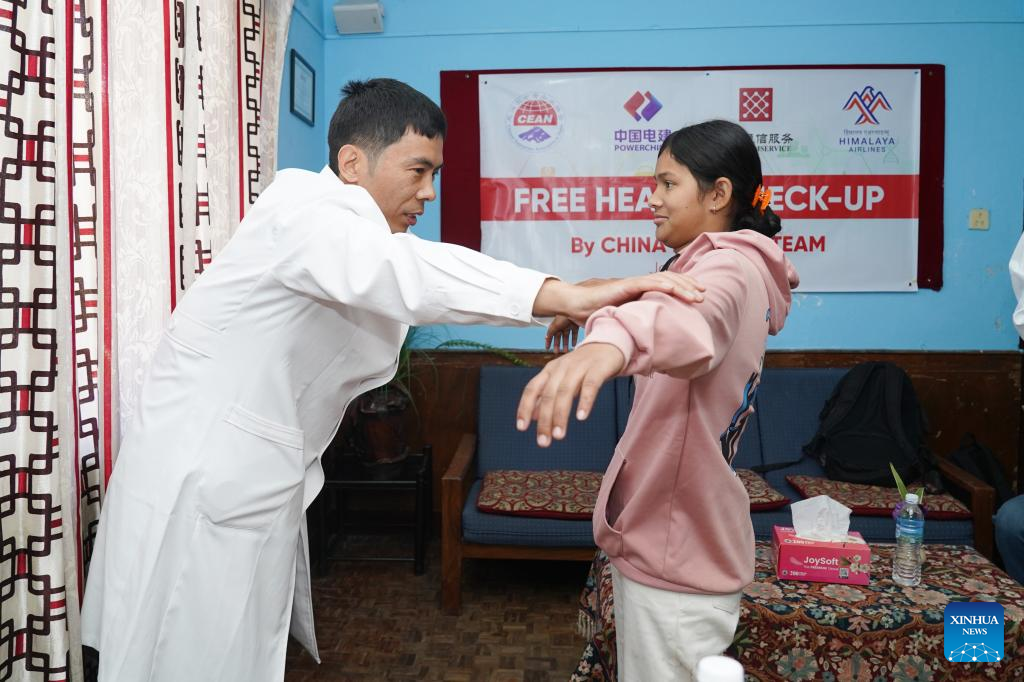 Chinese medical team conducts free check-up for orphans in Nepal-Xinhua