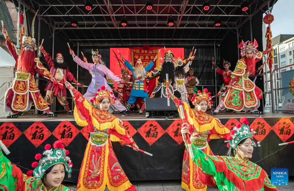 Chinese Yingge dance staged to mark Spring Festival in Frankfurt-Xinhua