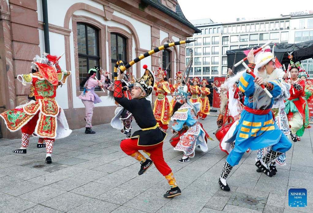 Chinese Yingge dance staged to mark Spring Festival in Frankfurt-Xinhua