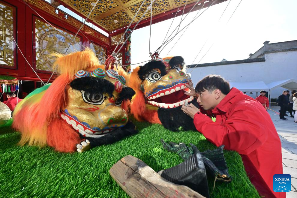 String lion dance team stages splendid performance in SE China's Fujian ...
