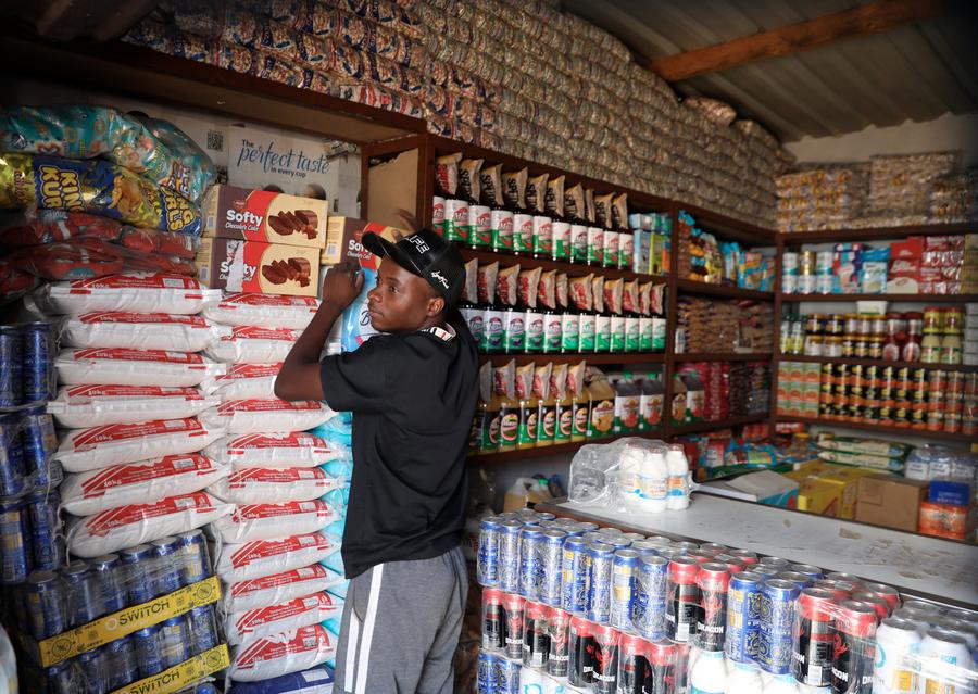Formal retailers in Zimbabwe struggle as consumers migrate to informal ...