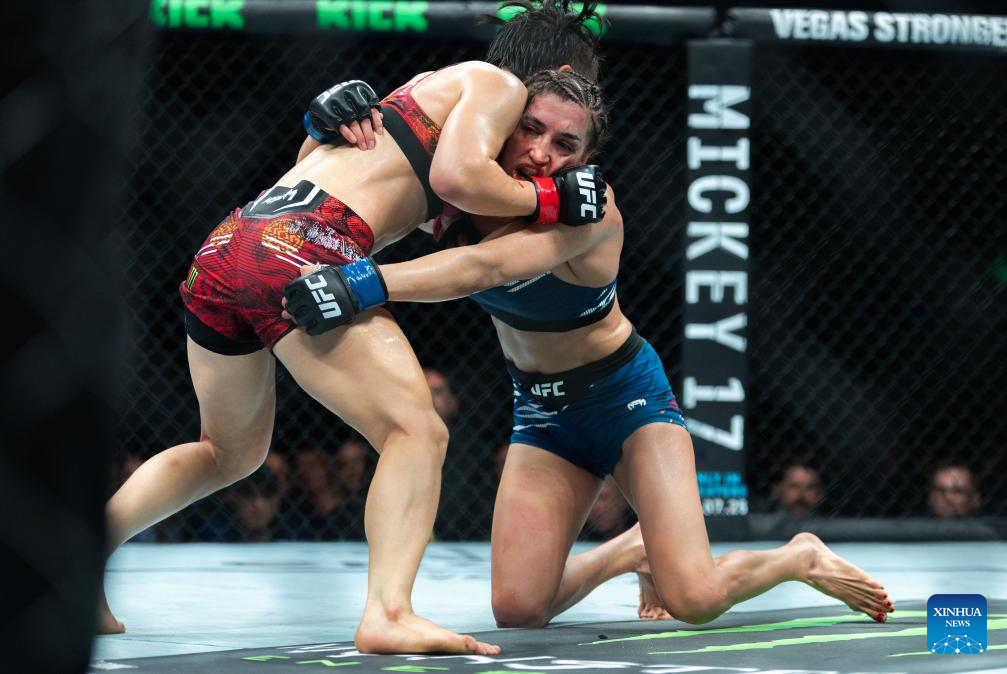 China's Zhang beats Suarez to retain UFC strawweight belt-Xinhua