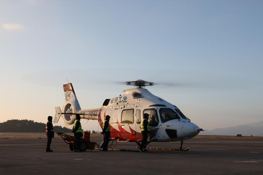 How a helicopter plateau flight test is conducted-Xinhua