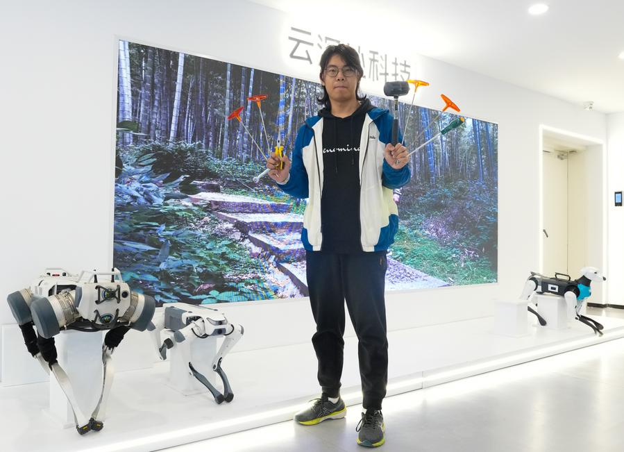 ChineseToday | Young engineer enchanted with robotics in Hangzhou -Xinhua