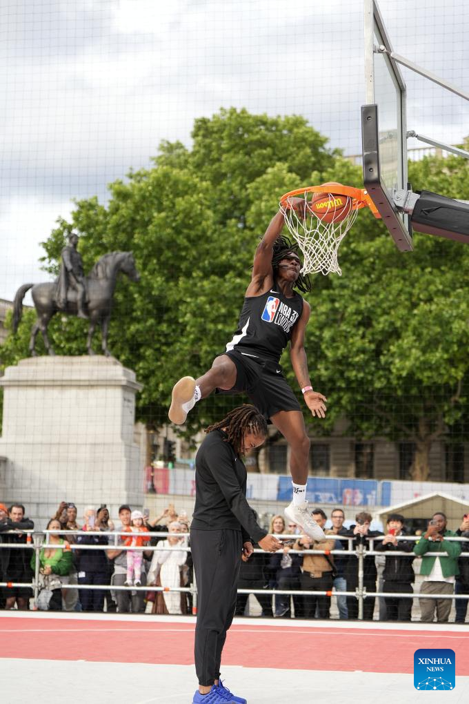 In pics: dunk show during Jr. NBA 3v3 tournament in London-Xinhua