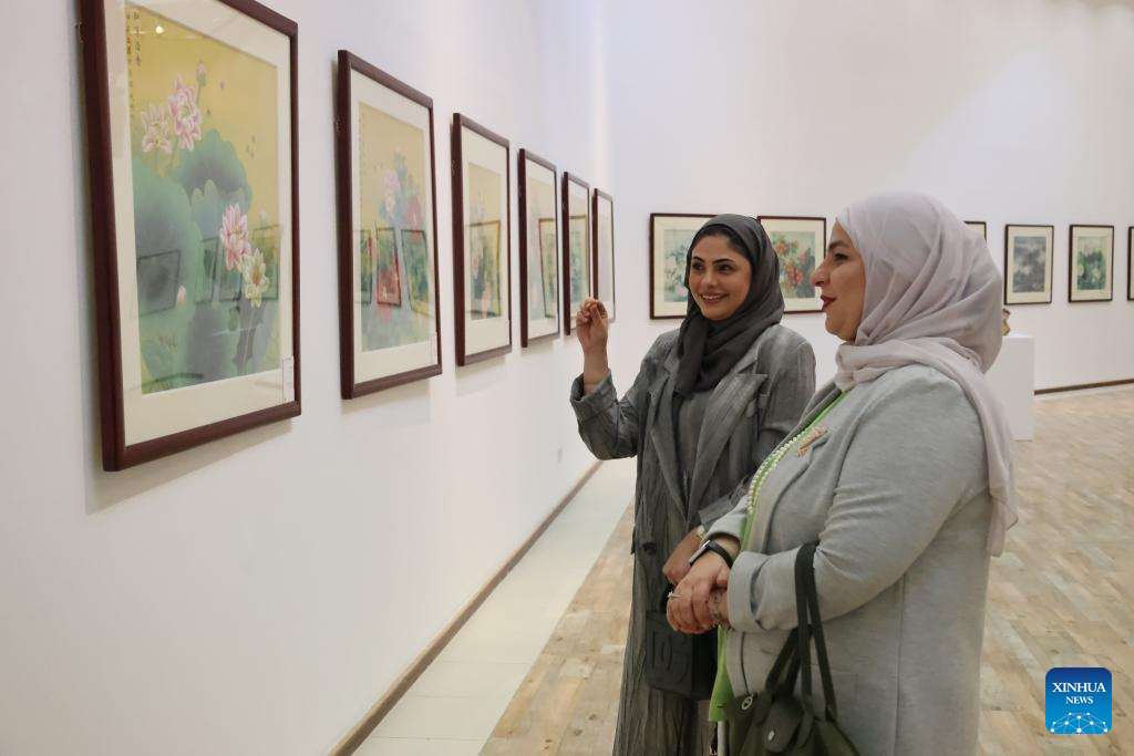 Chinese fine brushwork painting exhibition opens in Bahrain-Xinhua