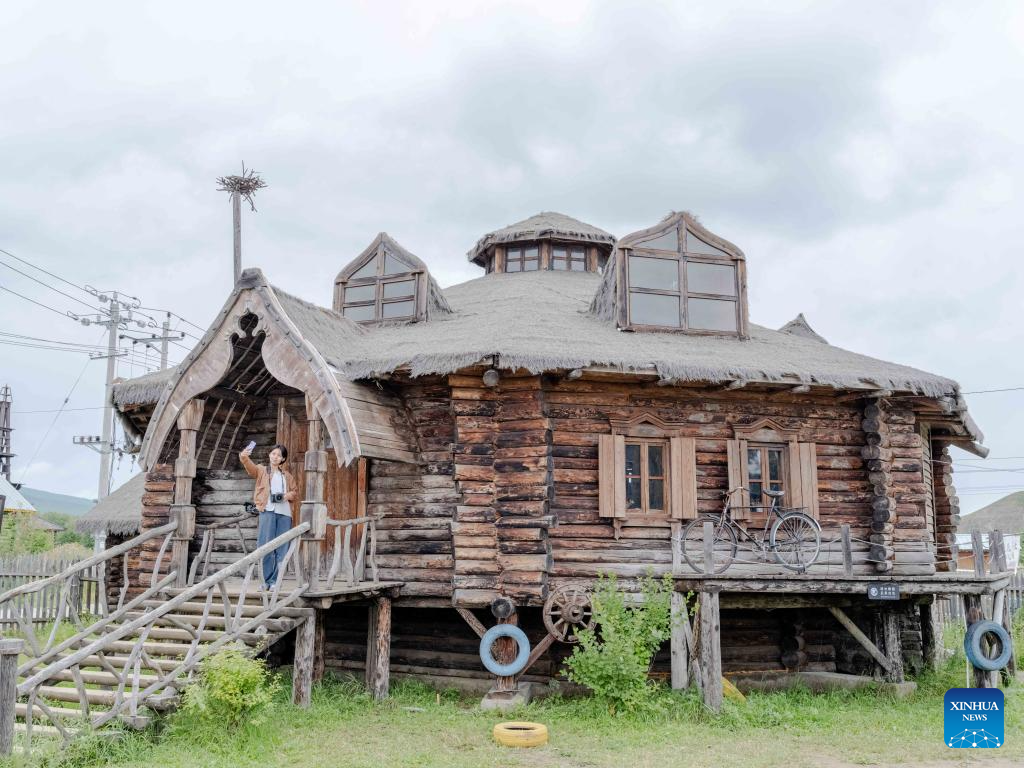 Tourism booms in Enhe, China's Inner Mongolia-Xinhua