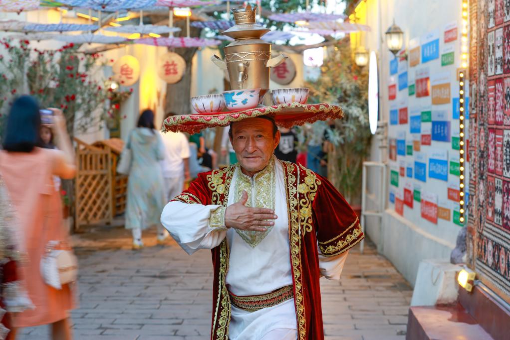 GLOBALink | Jing's Journey to the West - Samawar dance in Kuqa-Xinhua