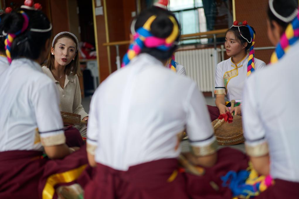 InXizang | Traditional Reba Dance revitalized in Xizang's education ...