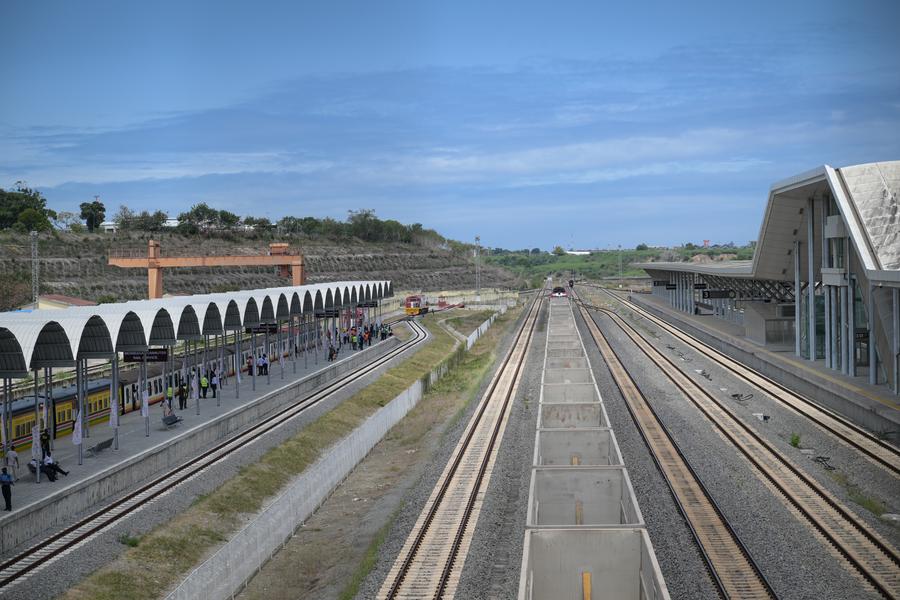Kenya commissions commuter rail service to ease mobility in port city ...