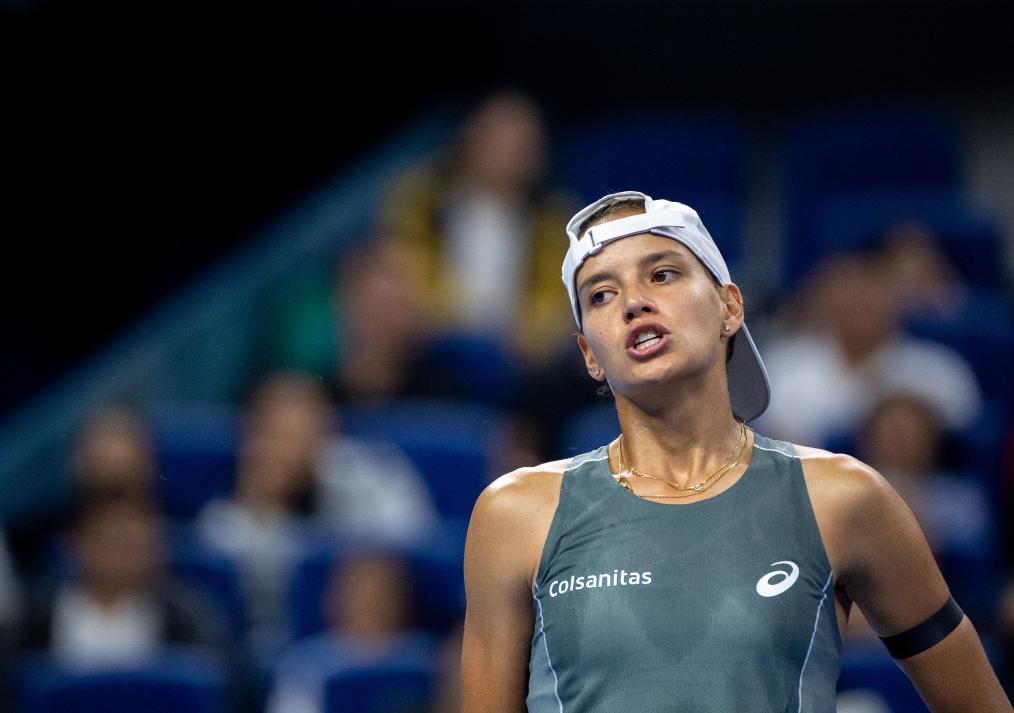 InPics | China's Zheng comes back to beat Arango in China Open second ...