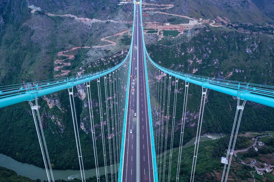 World's tallest bridge brings local tourism to new heights-Xinhua