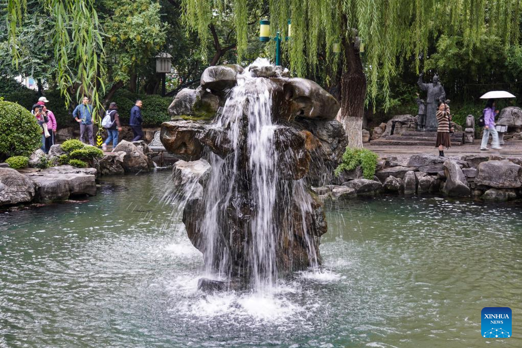 Tourists visit renowned springs in Jinan, E China's Shandong-Xinhua