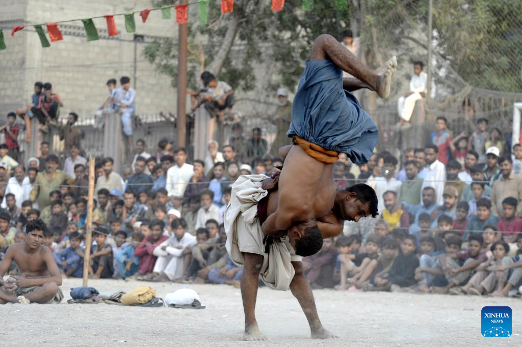 "Sindhi Malakhra" wrestling match held in Karachi, Pakistan-Xinhua