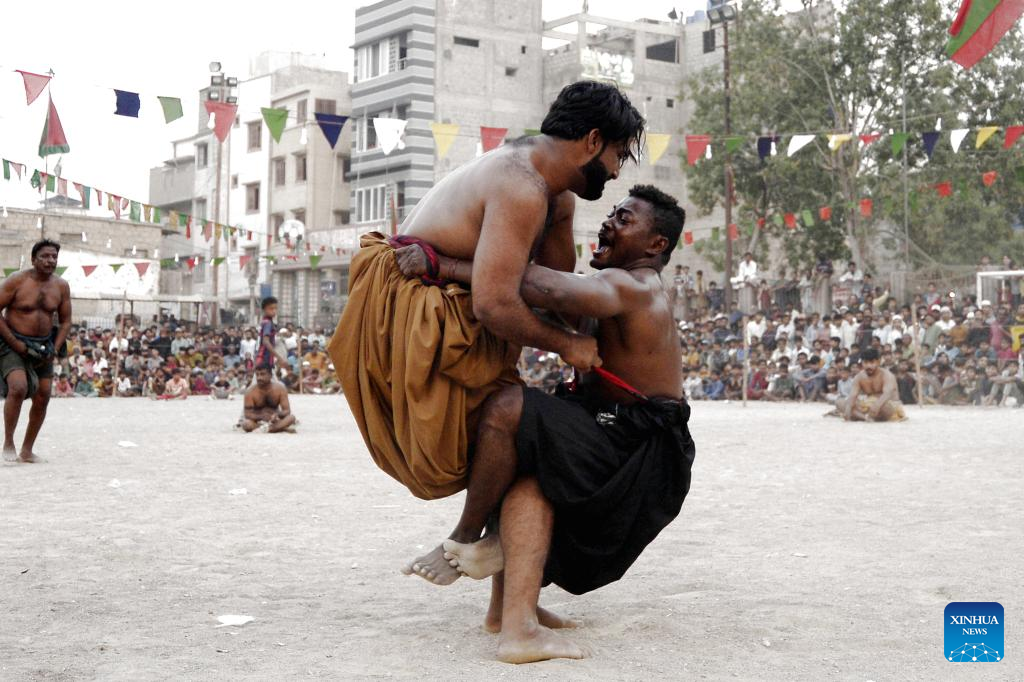 "Sindhi Malakhra" wrestling match held in Karachi, Pakistan-Xinhua