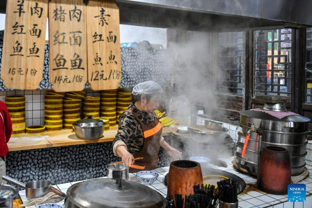 Xinzhou ancient city in N China attracts more tourists after renovation-Xinhua