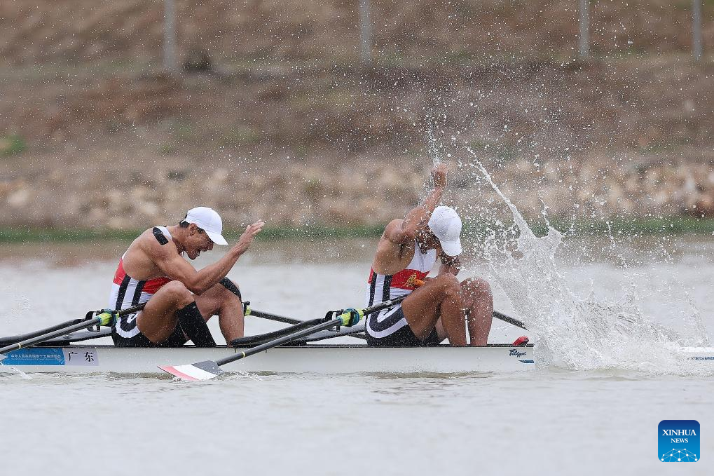 In pics: finals of rowing at 15th National Games-Xinhua