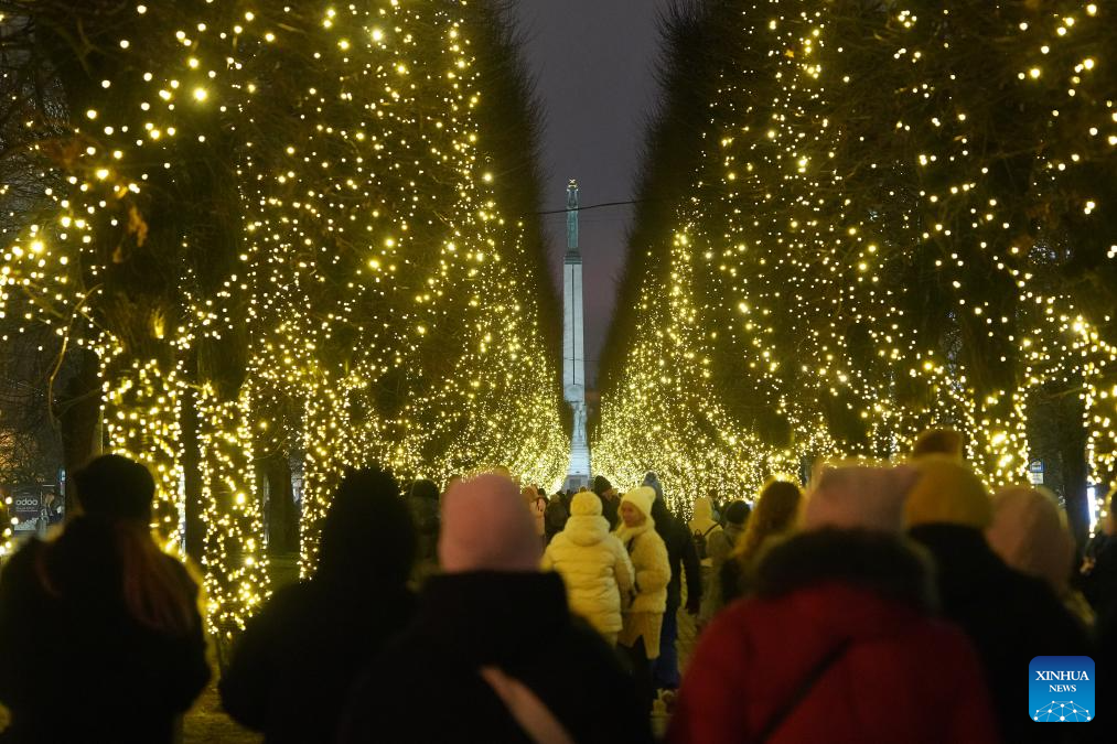 People view light show during light festival "Staro Riga 2025" in ...