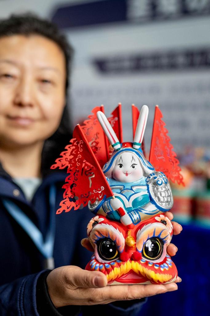 Young Chinese revive, transform ancient crafts for modern markets-Xinhua