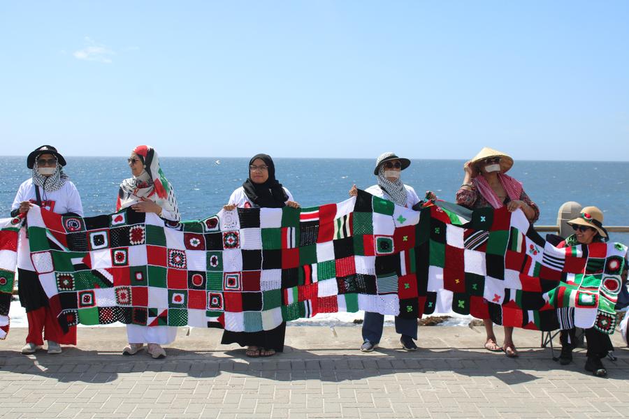 Hundreds create human chain in South Africa's Cape Town to support ...