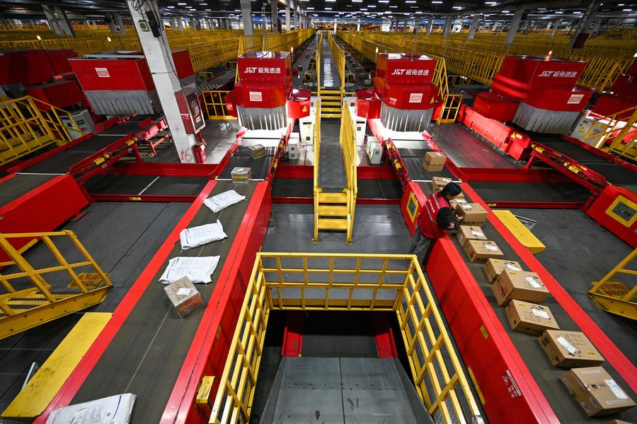 Record-high parcel volume reflects China's economic vitality-Xinhua