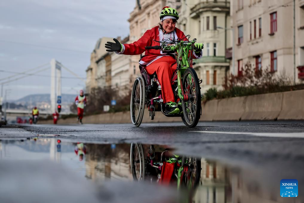 Santa Run held in Budapest, Hungary-Xinhua