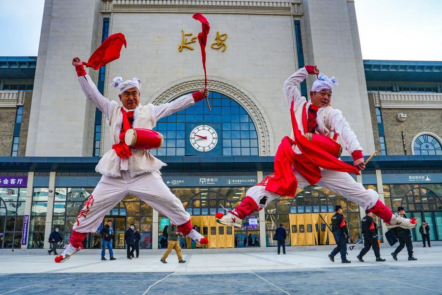 China Railway's transport revenue tops 1 trillion yuan in 2025-Xinhua