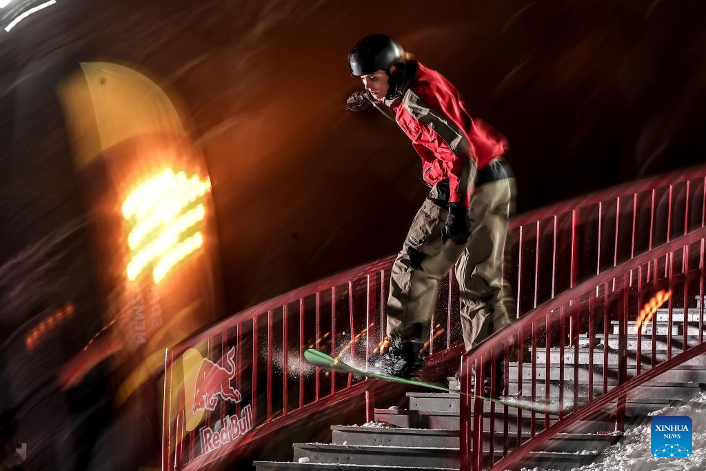 In pics: street snowboard European Cup event in Budapest-Xinhua