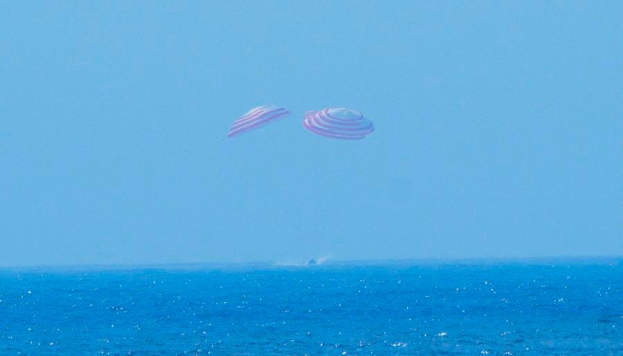 China conducts first recovery of spacecraft return capsule from sea-Xinhua