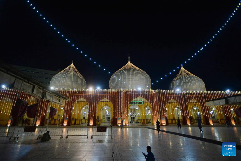 View of illuminated mosque on eve of holy month of Ramadan in Karachi ...