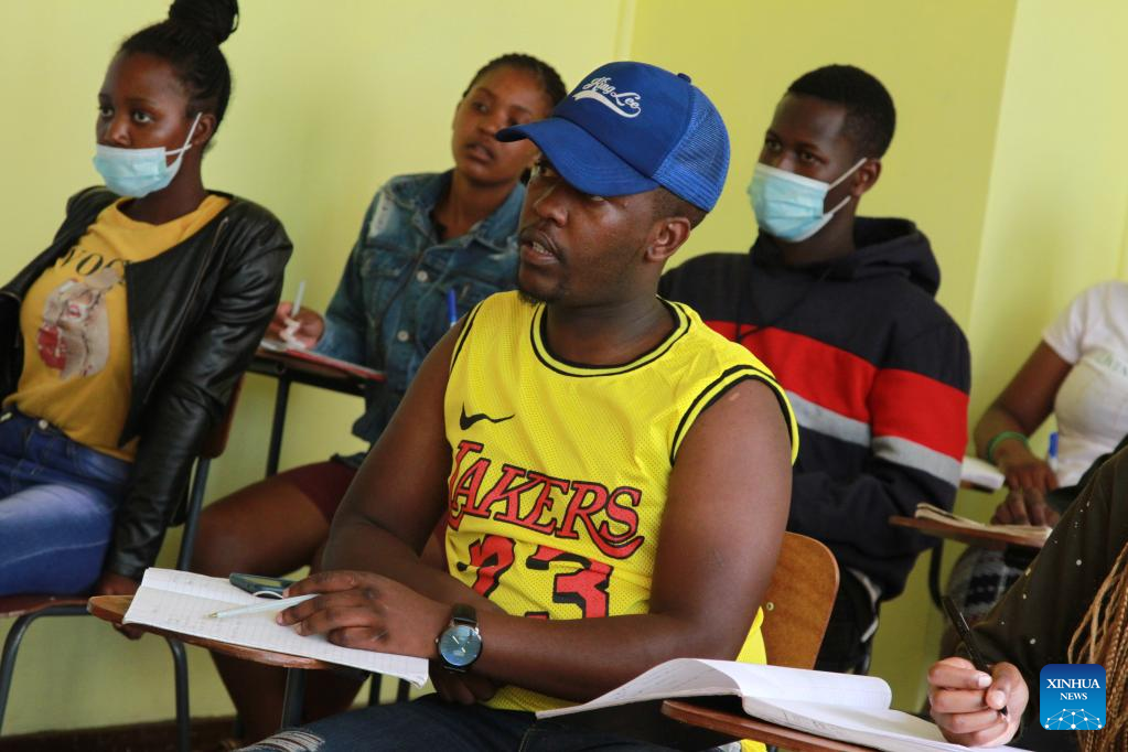 Feature: Zimbabwean students chase their dreams by learning Chinese-Xinhua