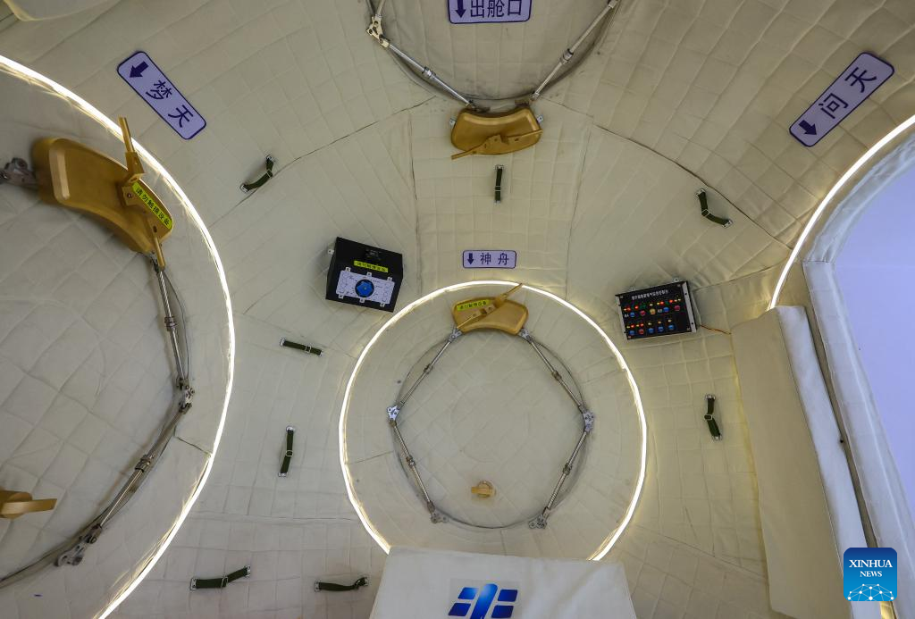 1:1 model of China's space station combination showcased at Airshow ...