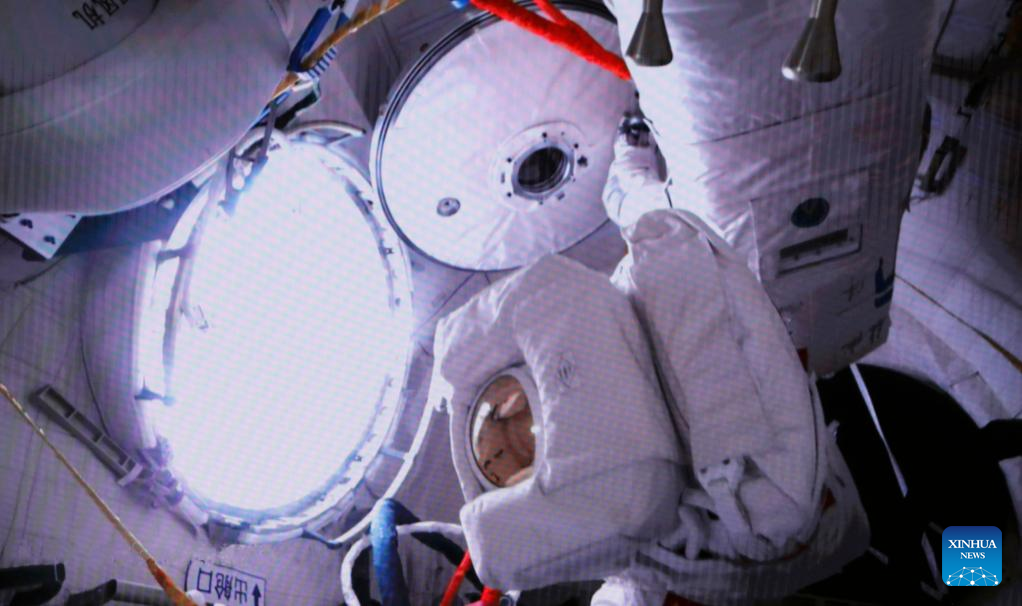 Shenzhou-15 taikonauts complete their first spacewalk-Xinhua
