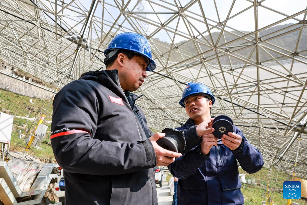 Pic story of engineer as NPC deputy-Xinhua