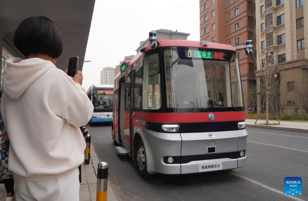 Intelligent connected bus in trial operation in Xiong'an New Area, N ...