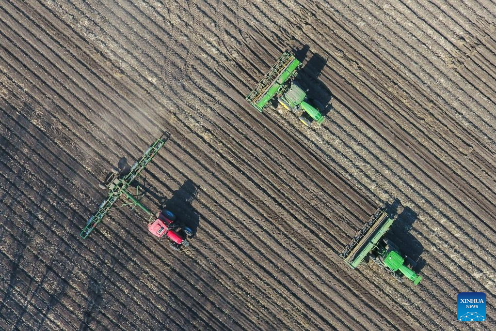 Spring ploughing underway in China's Heilongjiang-Xinhua
