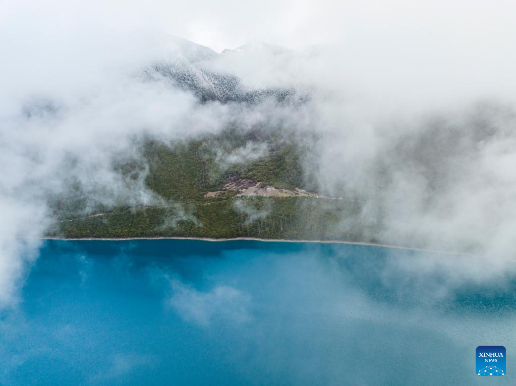 Charming view of Basum Lake in SW China's Tibet-Xinhua
