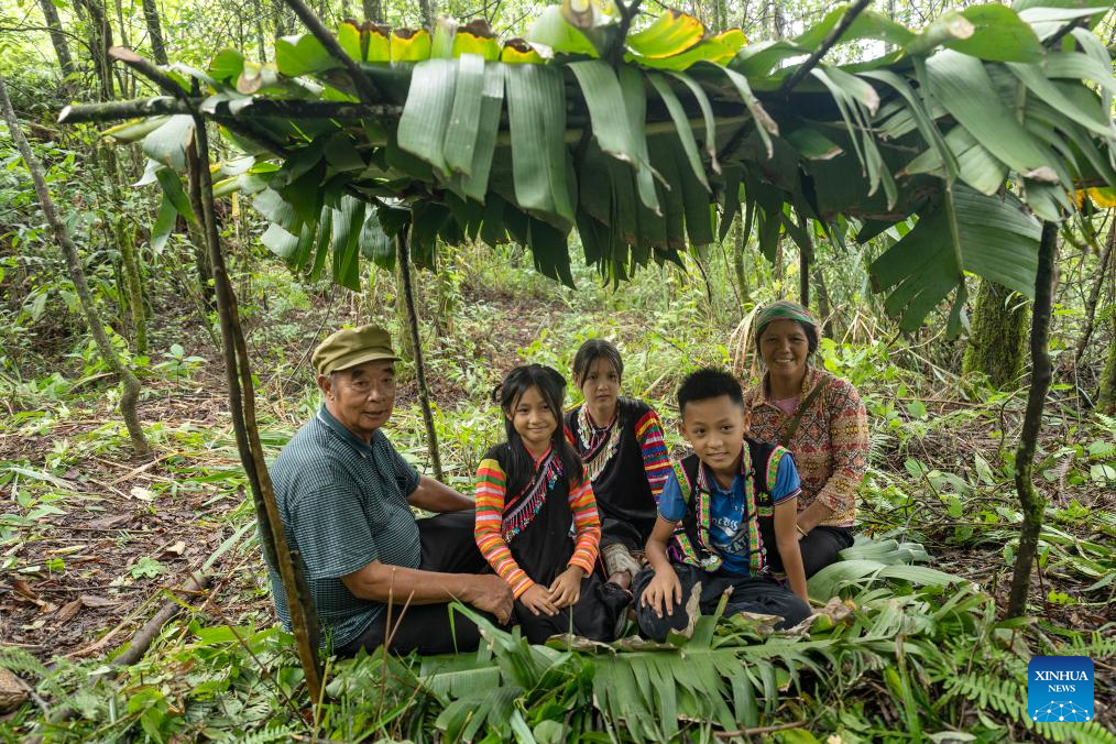 Pic story: revisit to Kucong people's primitive life-Xinhua