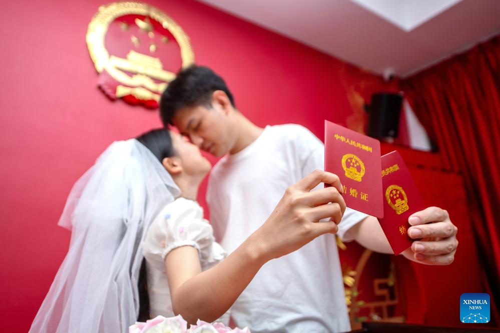 Couples get married on Qixi Festival in China-Xinhua