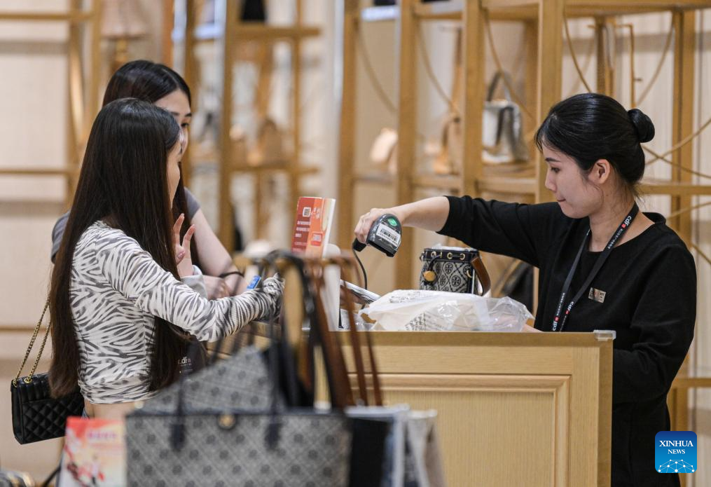 Haikou's offshore duty-free sales hit 1.33 bln yuan during holidays-Xinhua