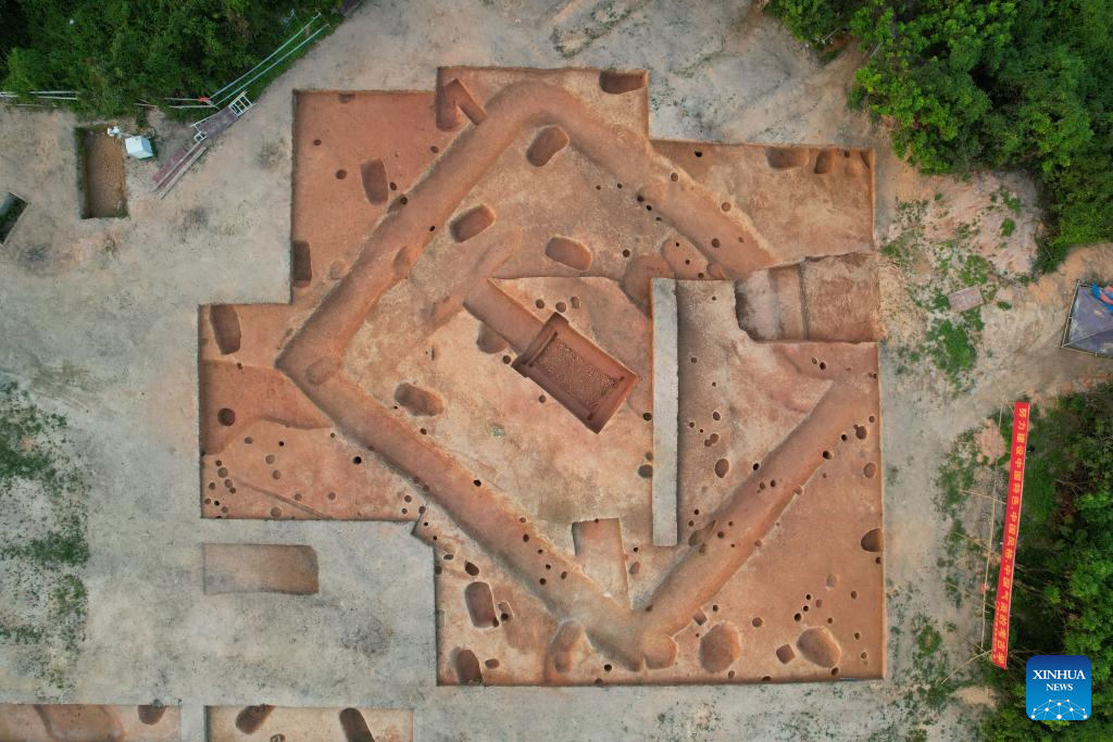 Tomb dating back over 2,000 years discovered in south China-Xinhua