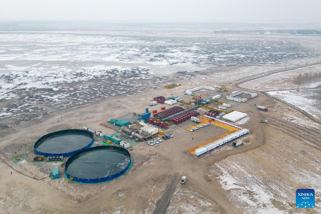 Workers advance exploration of shale oilfield to ensure energy ...