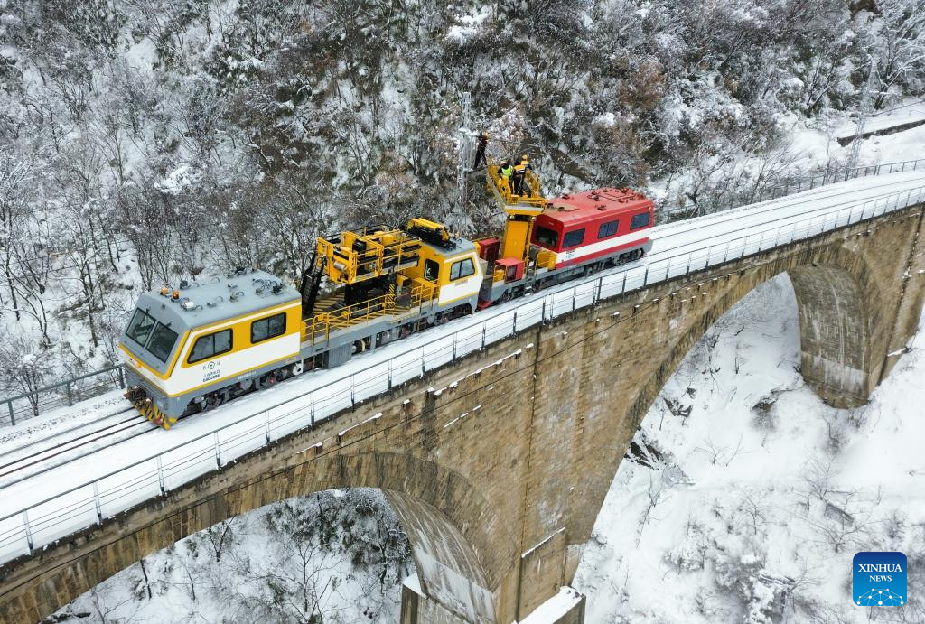 China's slow trains ensure smooth trips during Spring Festival travel ...