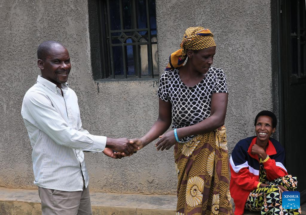 Genocide survivors and offenders coexist in Rwandan reconciliation ...