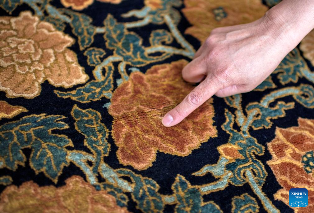 Palace carpet inheritor studio in China's Beijing-Xinhua
