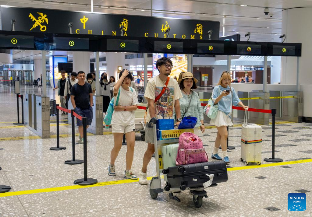 Foreign travelers benefit from China's relaxed entry policies -Xinhua