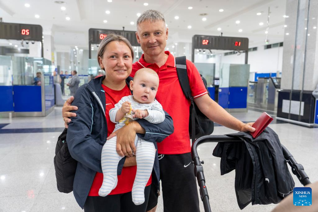Foreign travelers benefit from China's relaxed entry policies -Xinhua